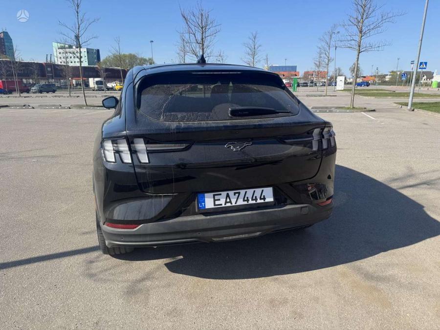 Melns Ford Mustang Mach-E 2021 Klaipėda, ar dzinēja tilpumu 0.00 L un nobraukumu 101 tūkst. km par 22500 €, foto 7 vietnē AUTOMOTO.COM.LV