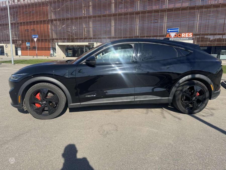 Melns Ford Mustang Mach-E 2021 Klaipėda, ar dzinēja tilpumu 0.00 L un nobraukumu 101 tūkst. km par 22500 €, foto 9 vietnē AUTOMOTO.COM.LV