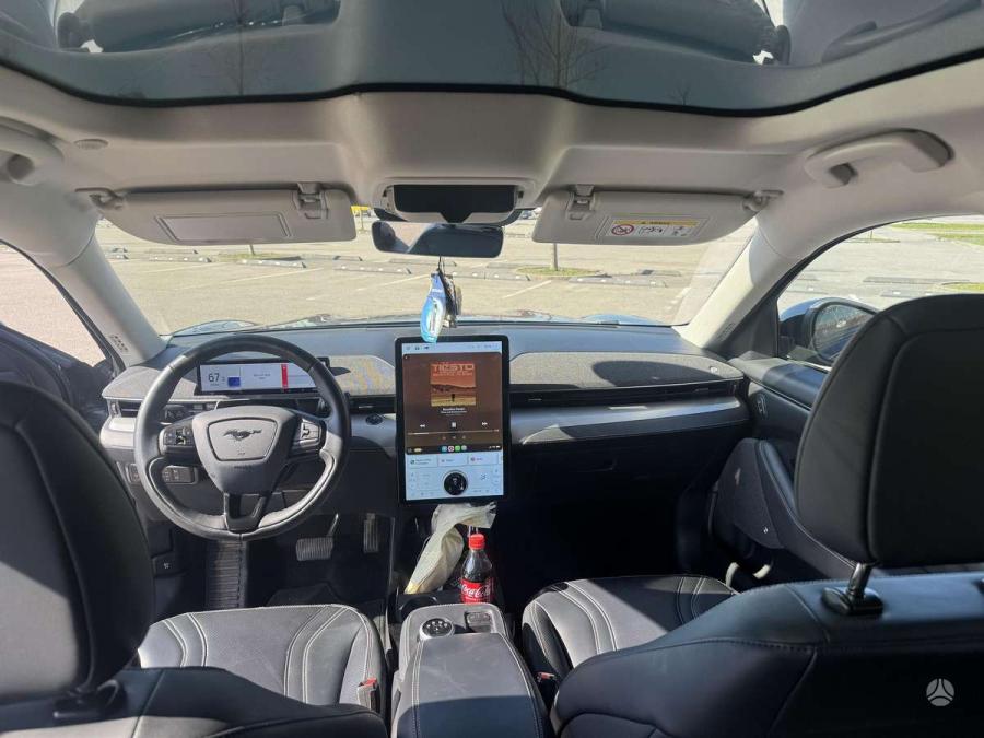 Melns Ford Mustang Mach-E 2021 Klaipėda, ar dzinēja tilpumu 0.00 L un nobraukumu 101 tūkst. km par 22500 €, foto 11 vietnē AUTOMOTO.COM.LV