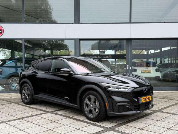 Black Ford Mustang Mach-E 2021 in Ukmerge, with an engine capacity of 0.00 L and mileage of 226 thousand km for 21000 €, photo 3 on AUTOMOTO.COM.LV