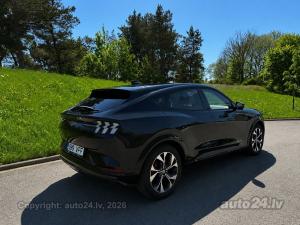 Черный Форд Mustang Mach-E 2022 в Таллин, объемом двигателя 0.00 л и пробегом 77 тыс. км за 29999 €, фото 3 на AUTOMOTO.COM.LV