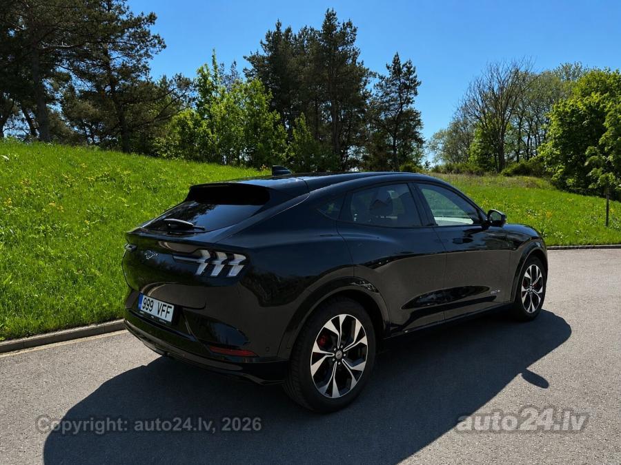 Черный Форд Mustang Mach-E 2022 в Таллин, объемом двигателя 0.00 л и пробегом 77 тыс. км за 29999 €, фото 3 на AUTOMOTO.COM.LV