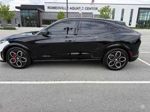 Black Ford Mustang Mach-E 2023 in Kaunas, with an engine capacity of 0.00 L and mileage of 47 thousand km for 22500 €, photo 4 on AUTOMOTO.COM.LV