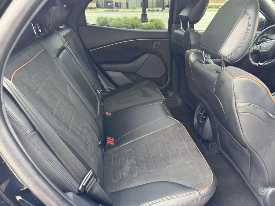 Black Ford Mustang Mach-E 2023 in Kaunas, with an engine capacity of 0.00 L and mileage of 47 thousand km for 22500 €, photo 14 on AUTOMOTO.COM.LV