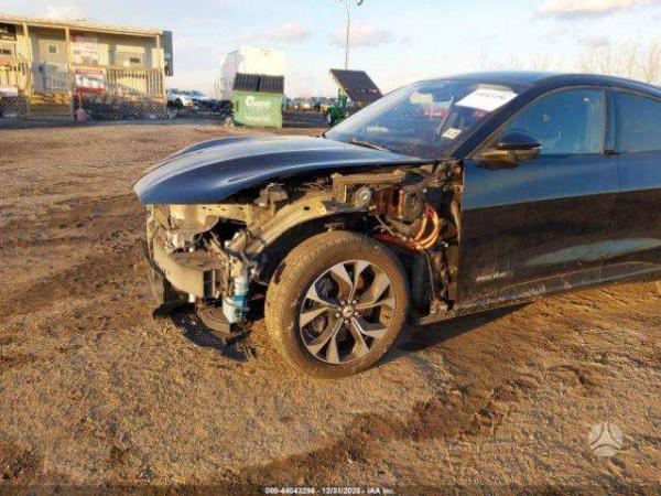 Black Ford Mustang Mach-E 2022 in Klaipeda, with an engine capacity of 0.00 L and mileage of 93 thousand km for 7750 €, photo 6 on AUTOMOTO.COM.LV