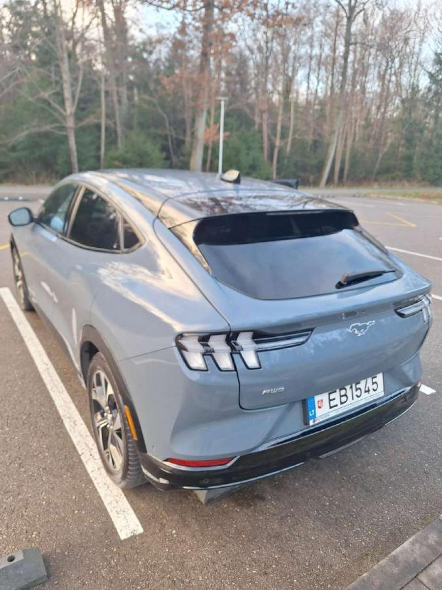 Blue Ford Mustang Mach-E 2023 in Klaipeda, with an engine capacity of 0.00 L and mileage of 45 thousand km for 32100 €, photo 2 on AUTOMOTO.COM.LV