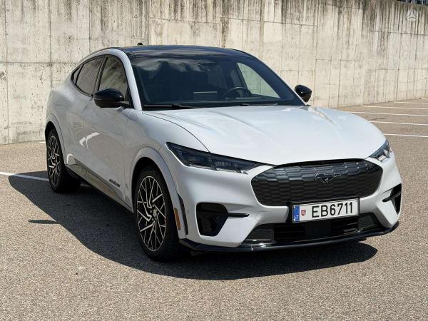 Pelēks Ford Mustang Mach-E 2021 Viļņa, ar dzinēja tilpumu 0.00 L un nobraukumu 94 tūkst. km par 28000 €, foto 3 vietnē AUTOMOTO.COM.LV