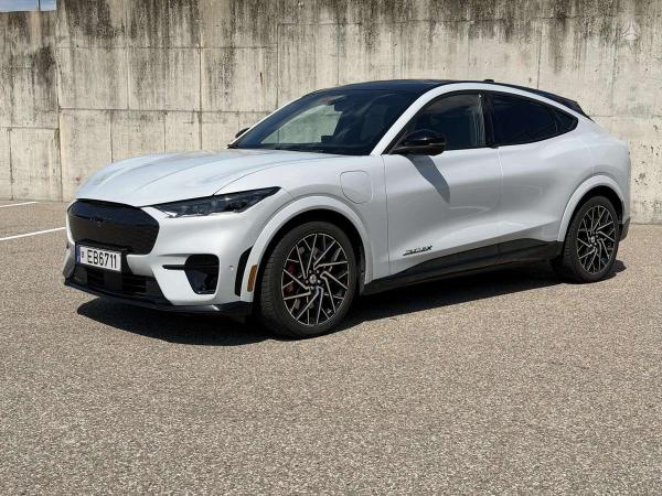 Pelēks Ford Mustang Mach-E 2021 Viļņa, ar dzinēja tilpumu 0.00 L un nobraukumu 94 tūkst. km par 28000 €, foto 4 vietnē AUTOMOTO.COM.LV