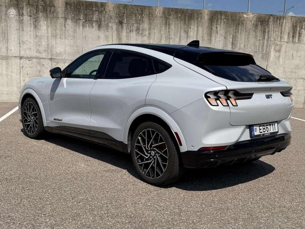 Pelēks Ford Mustang Mach-E 2021 Viļņa, ar dzinēja tilpumu 0.00 L un nobraukumu 94 tūkst. km par 28000 €, foto 8 vietnē AUTOMOTO.COM.LV