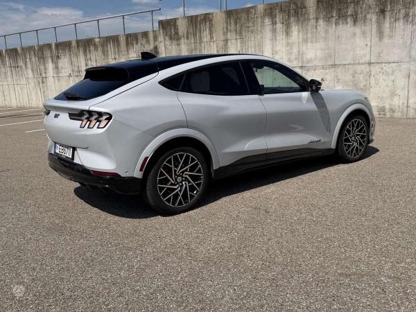 Pelēks Ford Mustang Mach-E 2021 Viļņa, ar dzinēja tilpumu 0.00 L un nobraukumu 94 tūkst. km par 28000 €, foto 10 vietnē AUTOMOTO.COM.LV