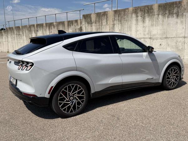 Pelēks Ford Mustang Mach-E 2021 Viļņa, ar dzinēja tilpumu 0.00 L un nobraukumu 94 tūkst. km par 28000 €, foto 11 vietnē AUTOMOTO.COM.LV
