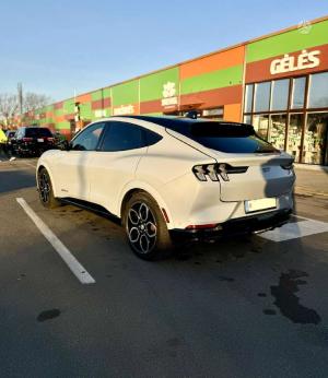 Grey Ford Mustang Mach-E 2022 in Klaipeda, with an engine capacity of 0.00 L and mileage of 73 thousand km for 30000 €, photo 3 on AUTOMOTO.COM.LV