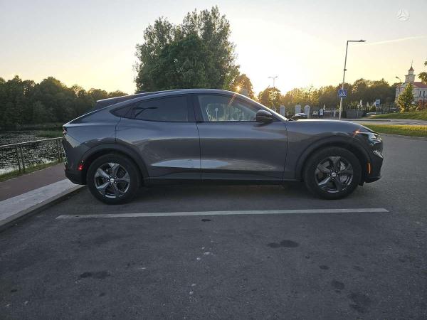 Серый Форд Mustang Mach-E 2023 в Плунге, объемом двигателя 0.00 л и пробегом 44 тыс. км за 25000 €, фото 4 на AUTOMOTO.COM.LV