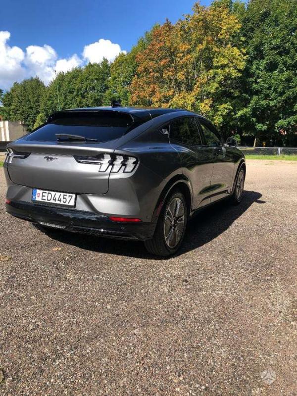 Серый Форд Mustang Mach-E 2023 в Паланга, объемом двигателя 0.00 л и пробегом 52 тыс. км за 27500 €, фото 3 на AUTOMOTO.COM.LV