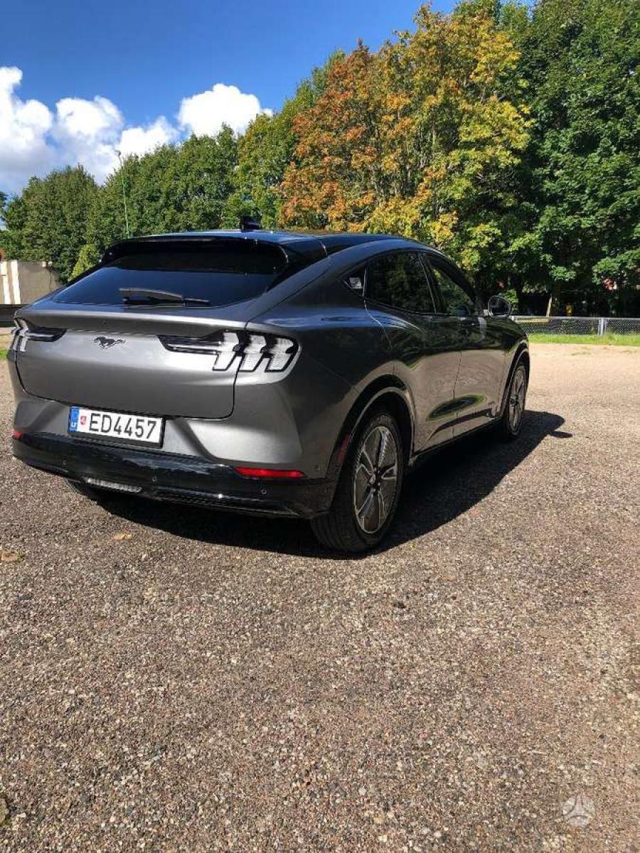 Серый Форд Mustang Mach-E 2023 в Паланга, объемом двигателя 0.00 л и пробегом 52 тыс. км за 27500 €, фото 3 на AUTOMOTO.COM.LV