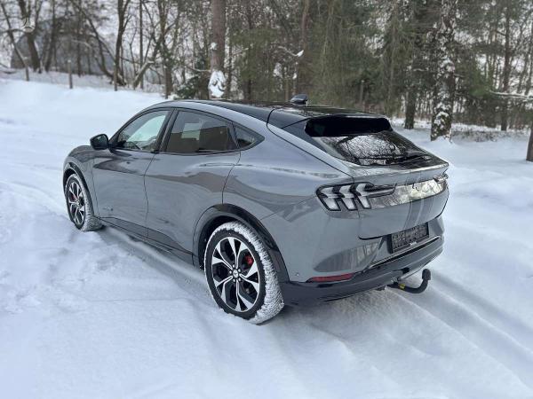 Pelēks Ford Mustang Mach-E 2021 Prienai, ar dzinēja tilpumu 0.00 L un nobraukumu 53 tūkst. km par 18700 €, foto 3 vietnē AUTOMOTO.COM.LV