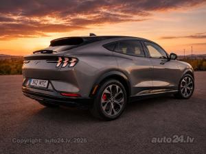 Pelēks Ford Mustang Mach-E 2021 Tallina, ar dzinēja tilpumu 0.00 L un nobraukumu 87 tūkst. km par 29500 €, foto  vietnē AUTOMOTO.COM.LV