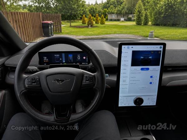 Pelēks Ford Mustang Mach-E 2021 Tallina, ar dzinēja tilpumu 0.00 L un nobraukumu 87 tūkst. km par 29500 €, foto 3 vietnē AUTOMOTO.COM.LV