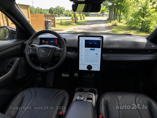 Pelēks Ford Mustang Mach-E 2021 Tallina, ar dzinēja tilpumu 0.00 L un nobraukumu 87 tūkst. km par 29500 €, foto 4 vietnē AUTOMOTO.COM.LV