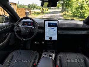 Pelēks Ford Mustang Mach-E 2021 Tallina, ar dzinēja tilpumu 0.00 L un nobraukumu 87 tūkst. km par 29500 €, foto 5 vietnē AUTOMOTO.COM.LV