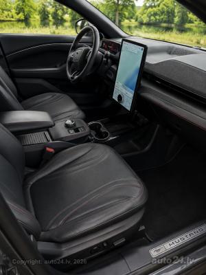Pelēks Ford Mustang Mach-E 2021 Tallina, ar dzinēja tilpumu 0.00 L un nobraukumu 87 tūkst. km par 29500 €, foto 6 vietnē AUTOMOTO.COM.LV
