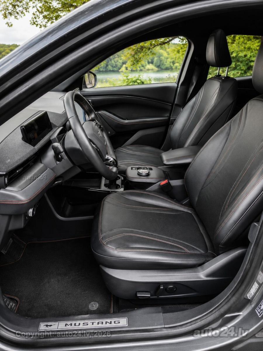 Pelēks Ford Mustang Mach-E 2021 Tallina, ar dzinēja tilpumu 0.00 L un nobraukumu 87 tūkst. km par 29500 €, foto 7 vietnē AUTOMOTO.COM.LV