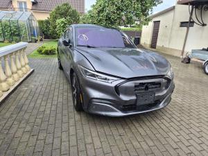 Pelēks Ford Mustang Mach-E 2021 Kretinga, ar dzinēja tilpumu 0.00 L un nobraukumu 125 tūkst. km par 13500 €, foto  vietnē AUTOMOTO.COM.LV