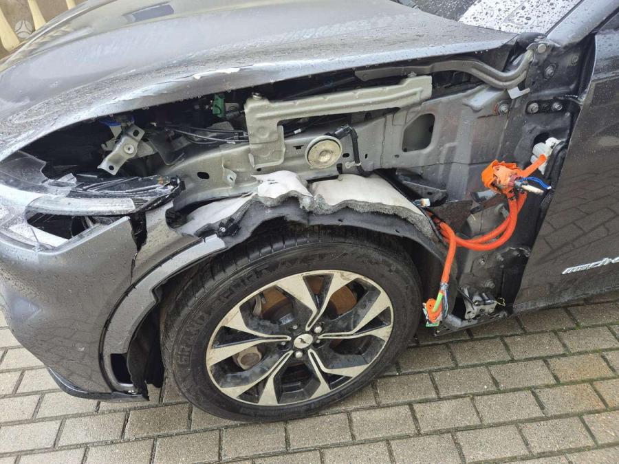 Pelēks Ford Mustang Mach-E 2021 Kretinga, ar dzinēja tilpumu 0.00 L un nobraukumu 125 tūkst. km par 13500 €, foto 4 vietnē AUTOMOTO.COM.LV