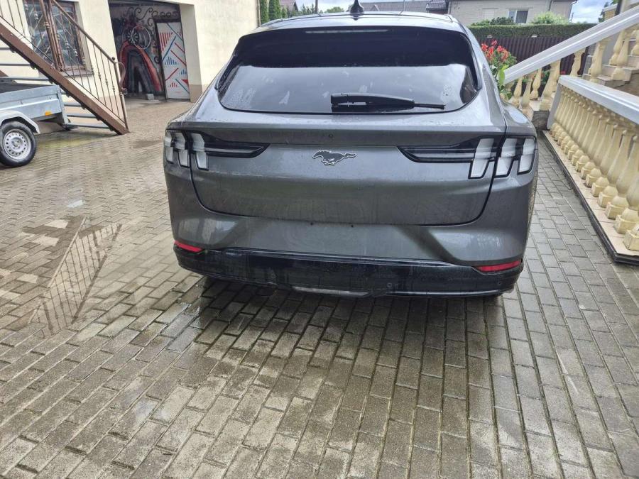 Pelēks Ford Mustang Mach-E 2021 Kretinga, ar dzinēja tilpumu 0.00 L un nobraukumu 125 tūkst. km par 13500 €, foto 10 vietnē AUTOMOTO.COM.LV