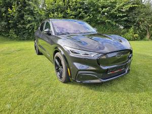 Pelēks Ford Mustang Mach-E 2022 Viļņa, ar dzinēja tilpumu 0.00 L un nobraukumu 61 tūkst. km par 24900 €, foto 3 vietnē AUTOMOTO.COM.LV