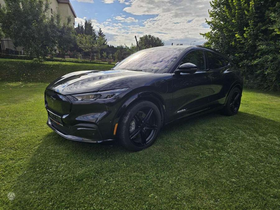 Pelēks Ford Mustang Mach-E 2022 Viļņa, ar dzinēja tilpumu 0.00 L un nobraukumu 61 tūkst. km par 24900 €, foto 7 vietnē AUTOMOTO.COM.LV