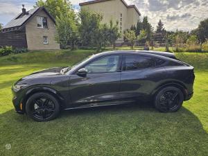 Pelēks Ford Mustang Mach-E 2022 Viļņa, ar dzinēja tilpumu 0.00 L un nobraukumu 61 tūkst. km par 24900 €, foto 10 vietnē AUTOMOTO.COM.LV