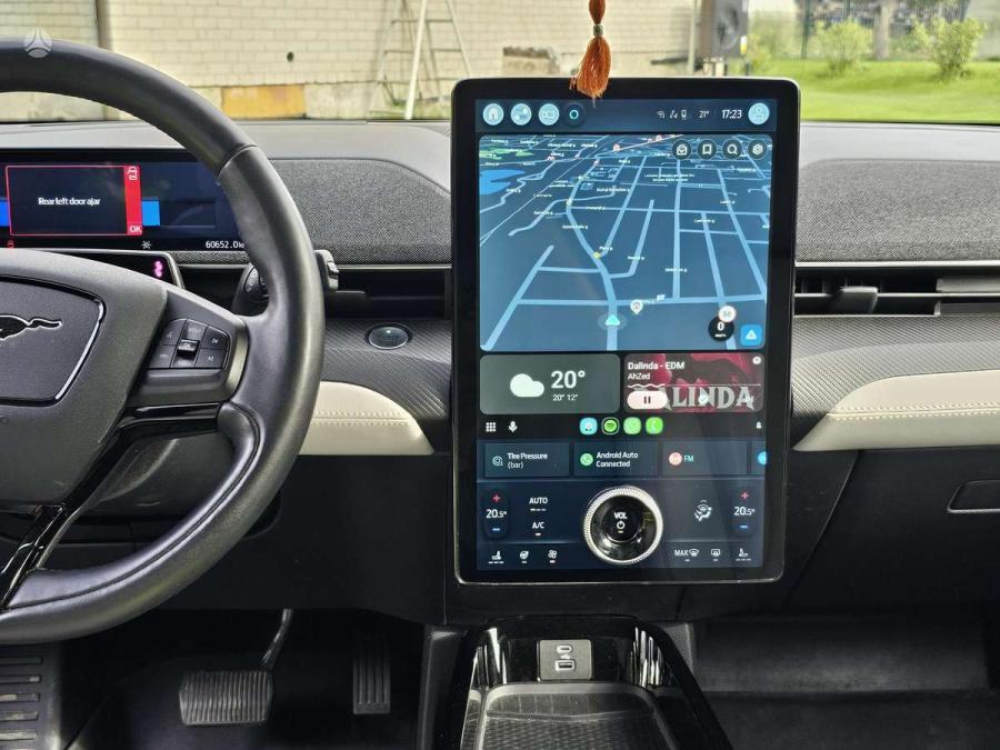 Pelēks Ford Mustang Mach-E 2022 Viļņa, ar dzinēja tilpumu 0.00 L un nobraukumu 61 tūkst. km par 24900 €, foto 17 vietnē AUTOMOTO.COM.LV