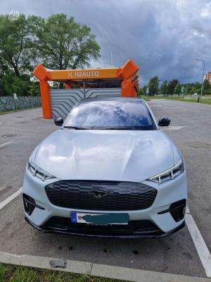 Grey Ford Mustang Mach-E 2023 in Klaipeda, with an engine capacity of 0.00 L and mileage of 21 thousand km for 37000 €, photo 4 on AUTOMOTO.COM.LV