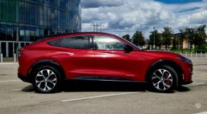 Sarkans Ford Mustang Mach-E 2021 Šauļi, ar dzinēja tilpumu 0.00 L un nobraukumu 126 tūkst. km par 22000 €, foto 6 vietnē AUTOMOTO.COM.LV