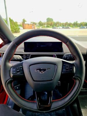 Sarkans Ford Mustang Mach-E 2021 Šauļi, ar dzinēja tilpumu 0.00 L un nobraukumu 126 tūkst. km par 22000 €, foto 13 vietnē AUTOMOTO.COM.LV