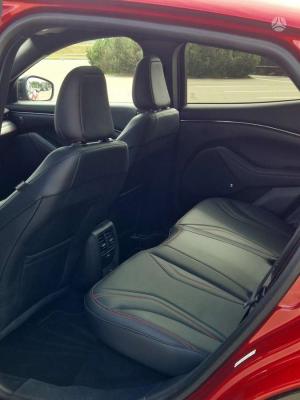 Sarkans Ford Mustang Mach-E 2021 Šauļi, ar dzinēja tilpumu 0.00 L un nobraukumu 126 tūkst. km par 22000 €, foto 16 vietnē AUTOMOTO.COM.LV