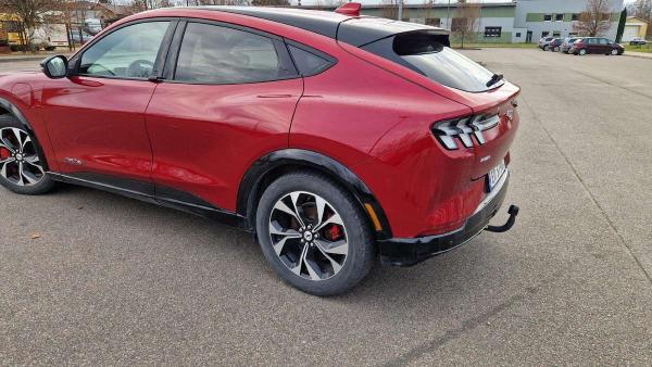 Red Ford Mustang Mach-E 2022 in Utena, with an engine capacity of 0.00 L and mileage of 34 thousand km for 19000 €, photo 6 on AUTOMOTO.COM.LV