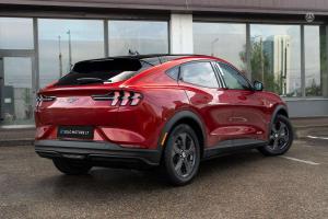 Sarkans Ford Mustang Mach-E 2022 Viļņa, ar dzinēja tilpumu 0.00 L un nobraukumu 79 tūkst. km par 26950 €, foto 4 vietnē AUTOMOTO.COM.LV