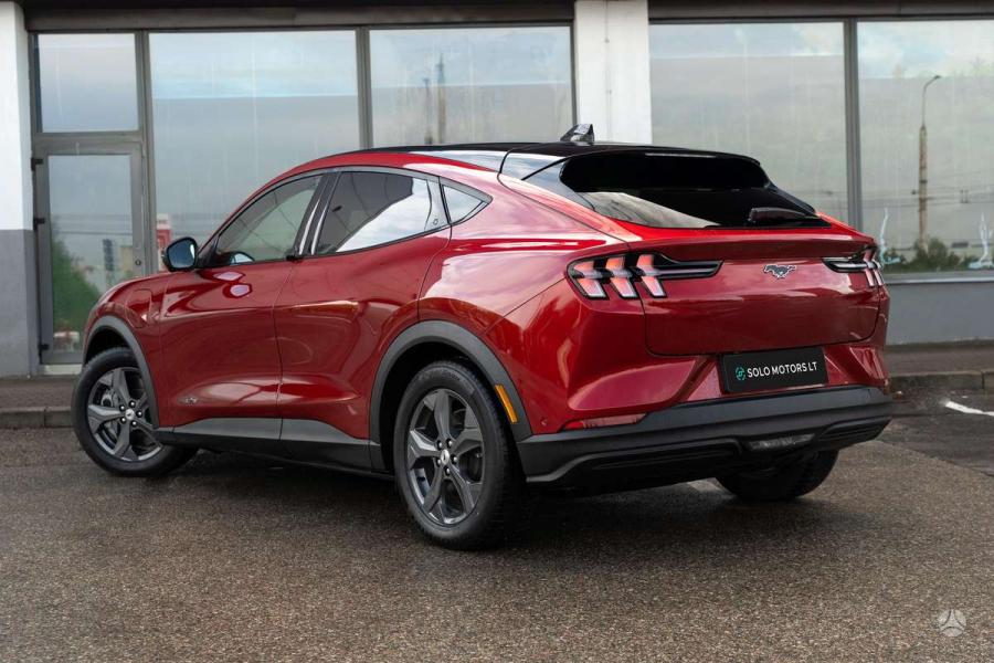 Sarkans Ford Mustang Mach-E 2022 Viļņa, ar dzinēja tilpumu 0.00 L un nobraukumu 79 tūkst. km par 26950 €, foto 5 vietnē AUTOMOTO.COM.LV