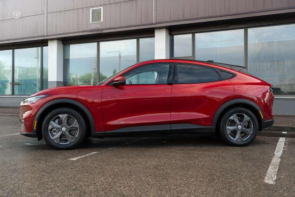 Красный Форд Mustang Mach-E 2022 в Вильнюс, объемом двигателя 0.00 л и пробегом 79 тыс. км за 26950 €, фото 5 на AUTOMOTO.COM.LV