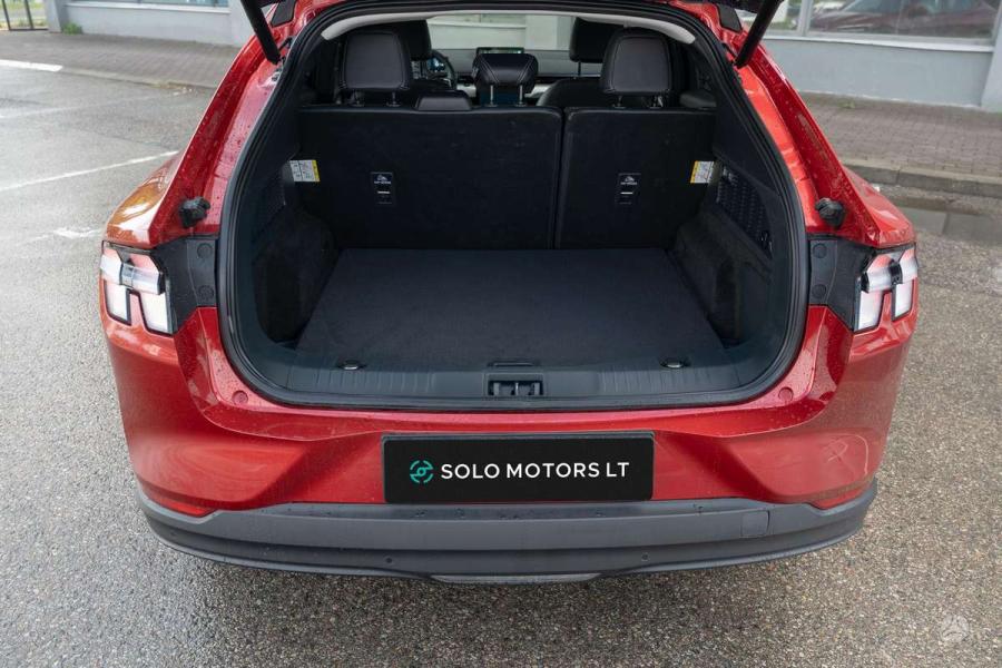 Sarkans Ford Mustang Mach-E 2022 Viļņa, ar dzinēja tilpumu 0.00 L un nobraukumu 79 tūkst. km par 26950 €, foto 11 vietnē AUTOMOTO.COM.LV