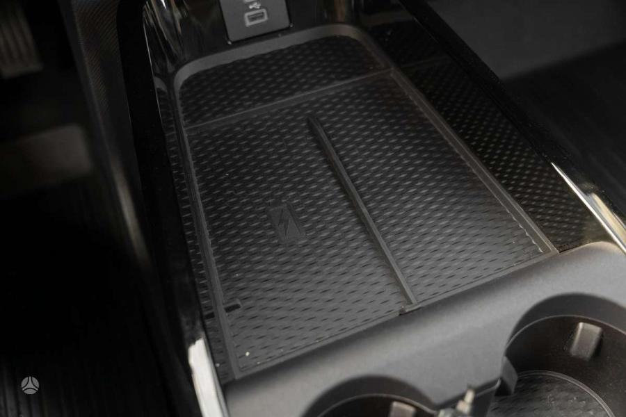 Sarkans Ford Mustang Mach-E 2022 Viļņa, ar dzinēja tilpumu 0.00 L un nobraukumu 79 tūkst. km par 26950 €, foto 25 vietnē AUTOMOTO.COM.LV