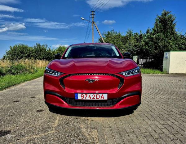 Красный Форд Mustang Mach-E 2024 в Вильнюс, объемом двигателя 0.00 л и пробегом 20 тыс. км за 24999 €, фото 4 на AUTOMOTO.COM.LV