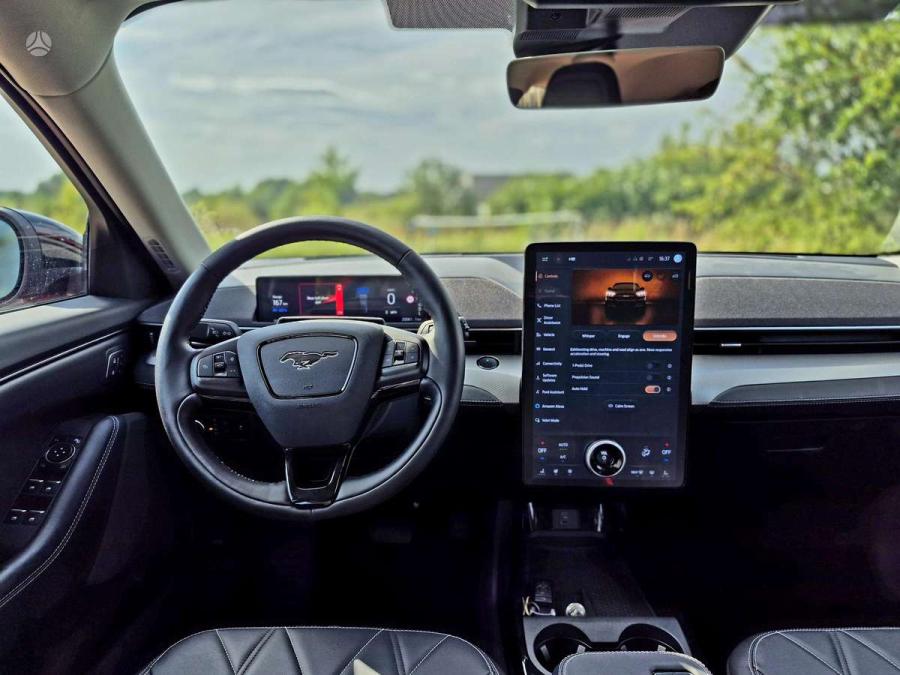 Красный Форд Mustang Mach-E 2024 в Вильнюс, объемом двигателя 0.00 л и пробегом 20 тыс. км за 24999 €, фото 13 на AUTOMOTO.COM.LV