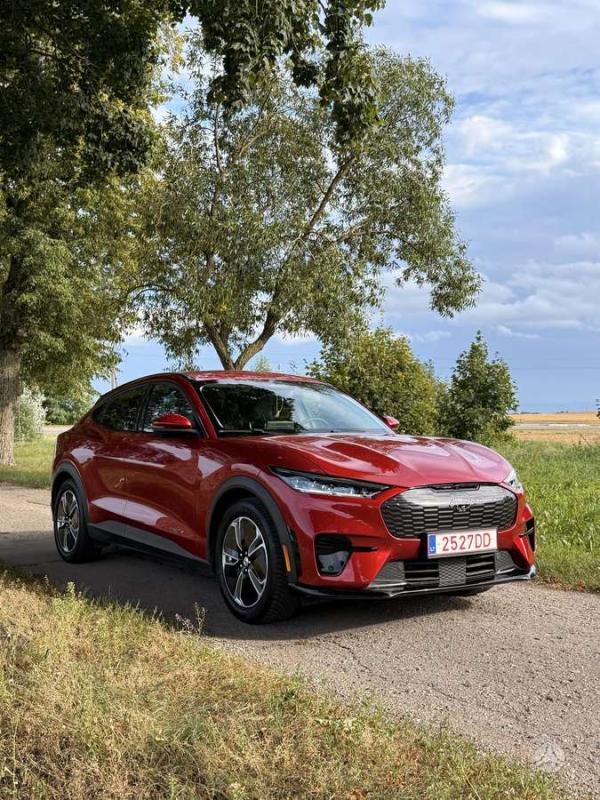 Красный Форд Mustang Mach-E 2022 в Ионава, объемом двигателя 0.00 л и пробегом 81 тыс. км за 24500 €, фото 1 на AUTOMOTO.COM.LV