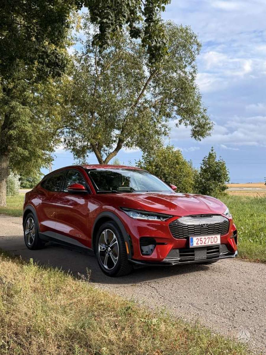Красный Форд Mustang Mach-E 2022 в Ионава, объемом двигателя 0.00 л и пробегом 81 тыс. км за 24500 €, фото 1 на AUTOMOTO.COM.LV