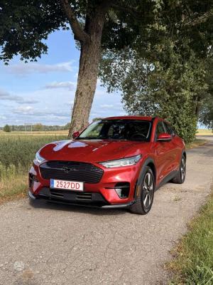 Красный Форд Mustang Mach-E 2022 в Ионава, объемом двигателя 0.00 л и пробегом 81 тыс. км за 24500 €, фото 3 на AUTOMOTO.COM.LV