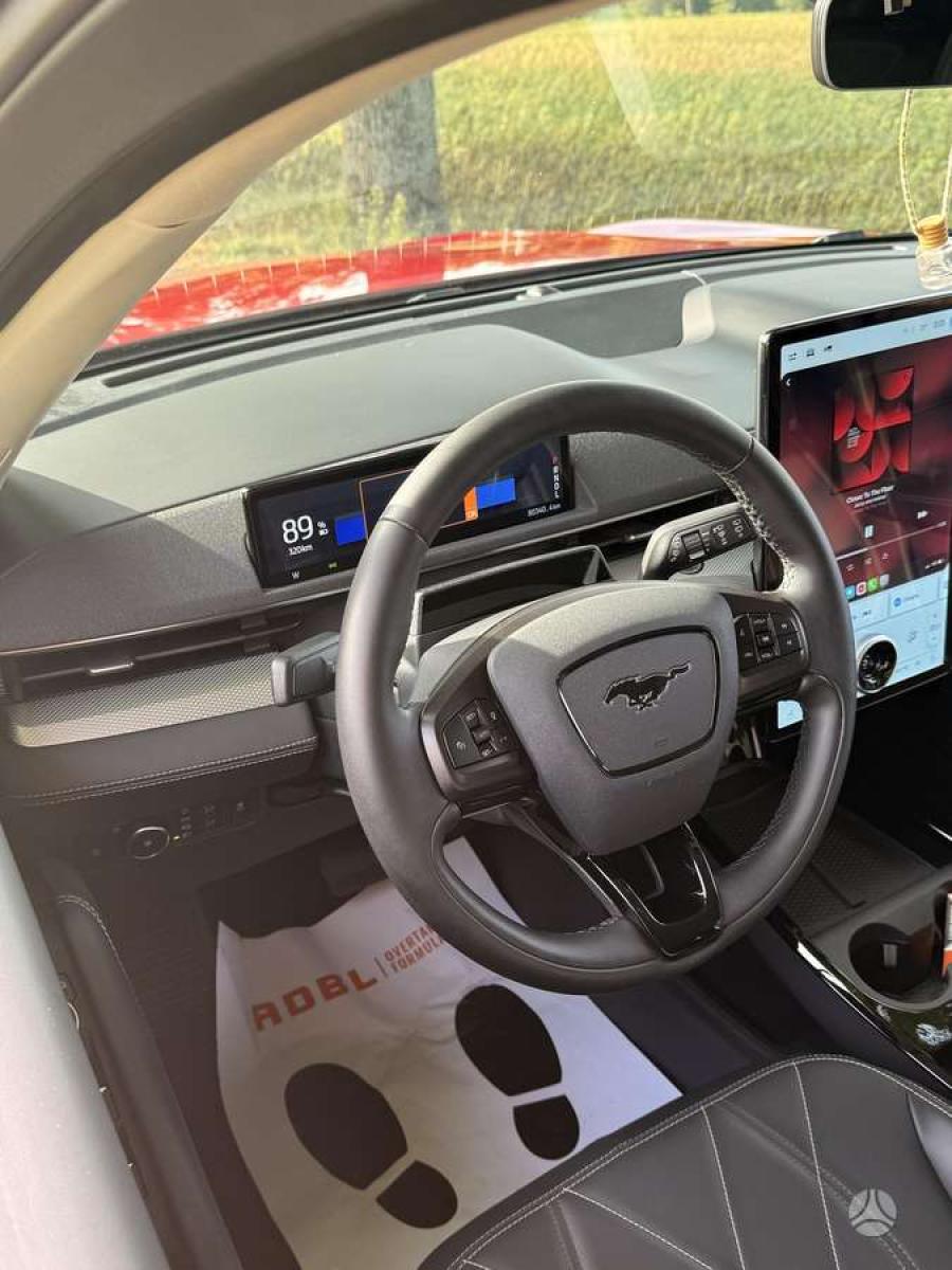 Красный Форд Mustang Mach-E 2022 в Ионава, объемом двигателя 0.00 л и пробегом 81 тыс. км за 24500 €, фото 5 на AUTOMOTO.COM.LV