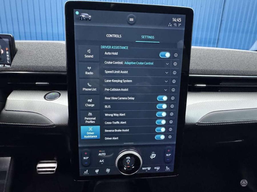 White Ford Mustang Mach-E 2022 in Kaunas, with an engine capacity of 0.00 L and mileage of 21 thousand km for 34900 €, photo 24 on AUTOMOTO.COM.LV